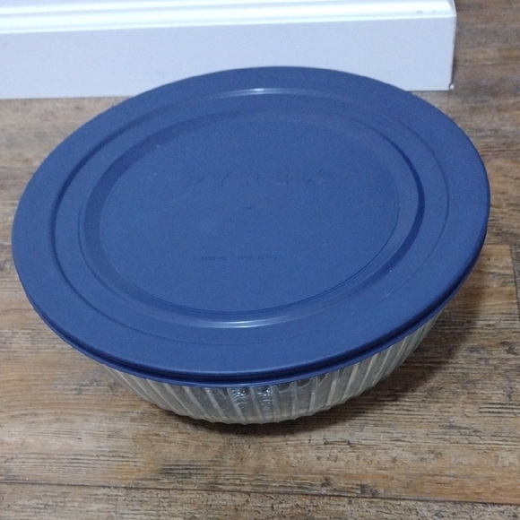 Pyrex | Kitchen | Pyrex Glass Bowl With Blue Lid | Poshmark